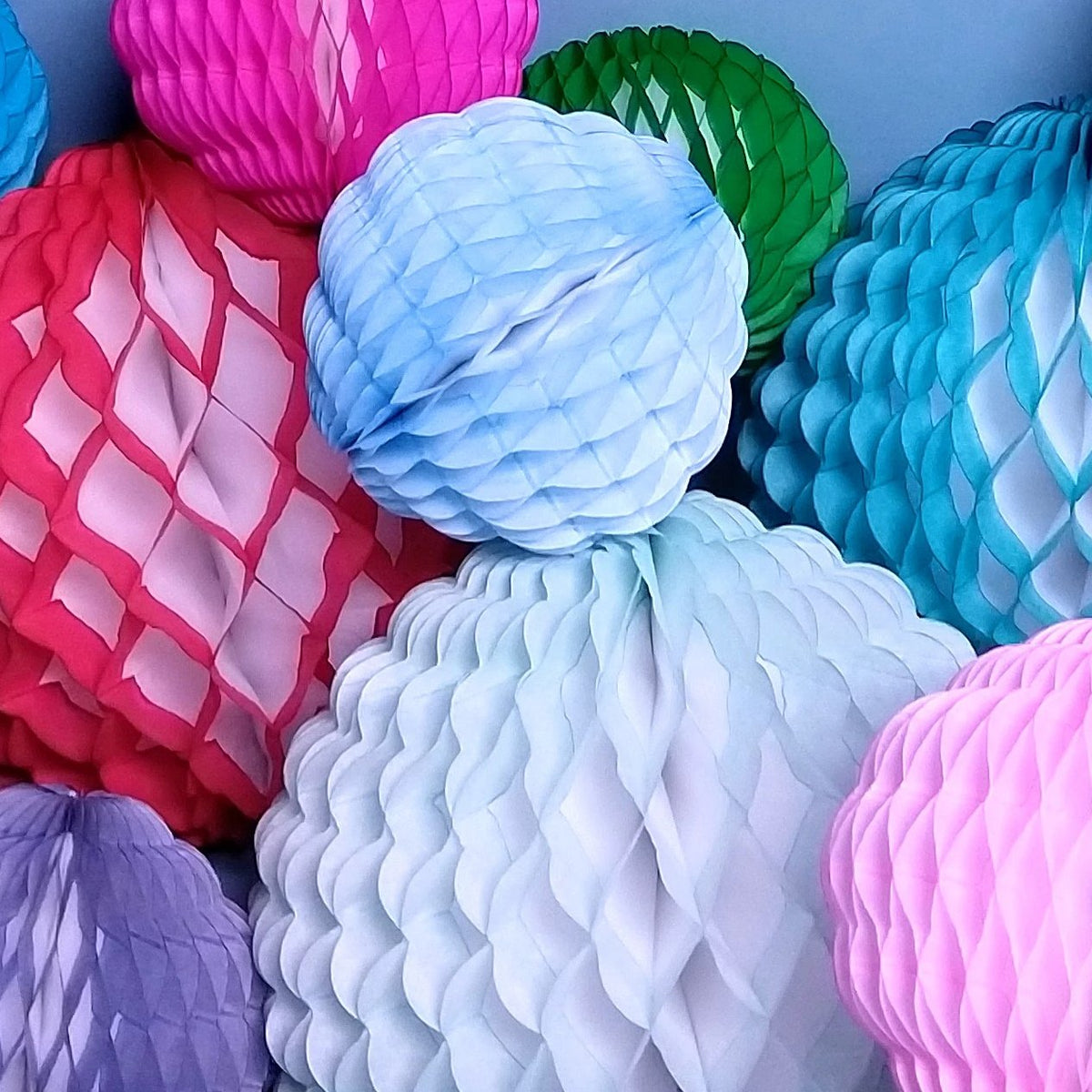 Large 14 Inch Honeycomb Puff Balls (3-Pack) - White Center – Devra ...